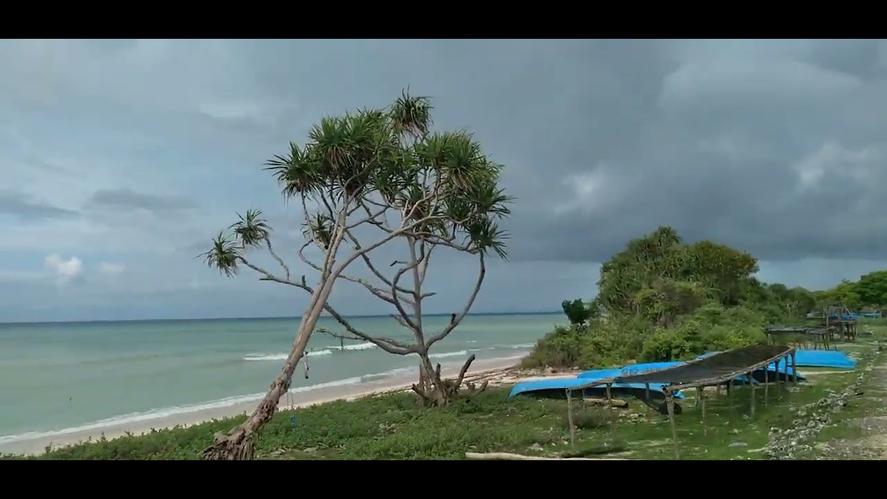 Menjelajahi Keindahan Pantai Semau - YouTube