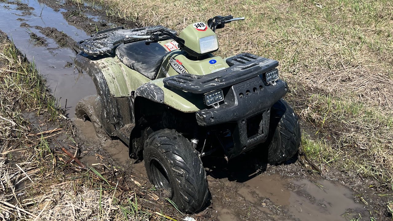 Mudding with the pit wheelers - YouTube