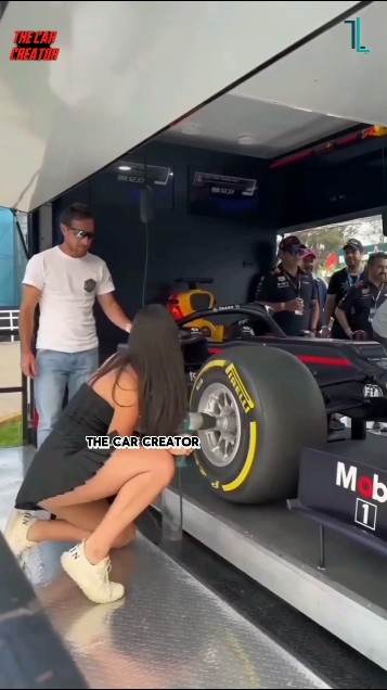formula 1 tyre change in 1.5 second #formula1 #ytshorts - YouTube