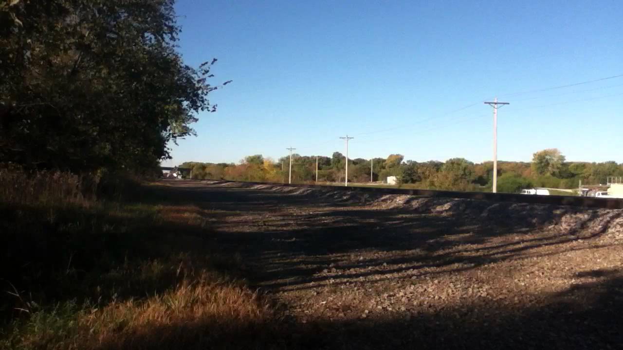 BNSF Z train Corning, Iowa. - YouTube