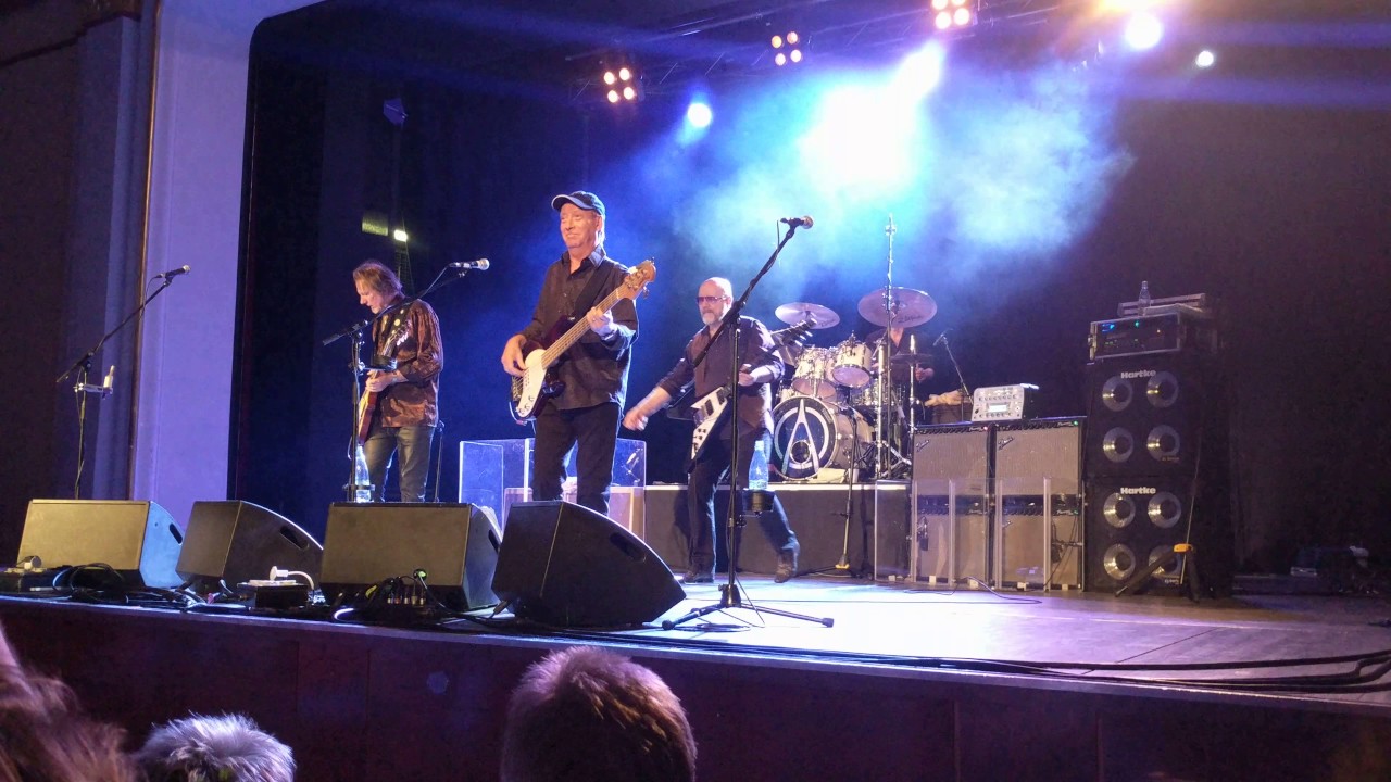 Bob Skeat Solo Bass Whishbone Ash - YouTube