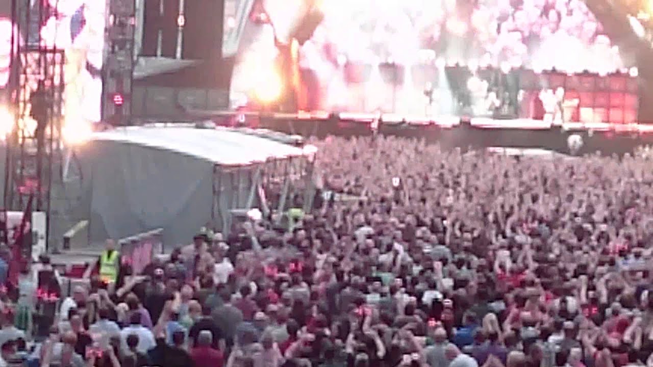 AC/DC - TNT (LIVE AVIVA DUBLIN) - YouTube
