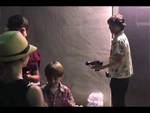 IT Movie Cast dancing at wrap up party - YouTube