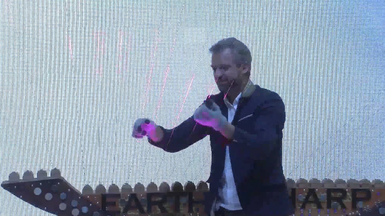 William Close Playing the Earth Harp - Exhibitor LIVE - YouTube