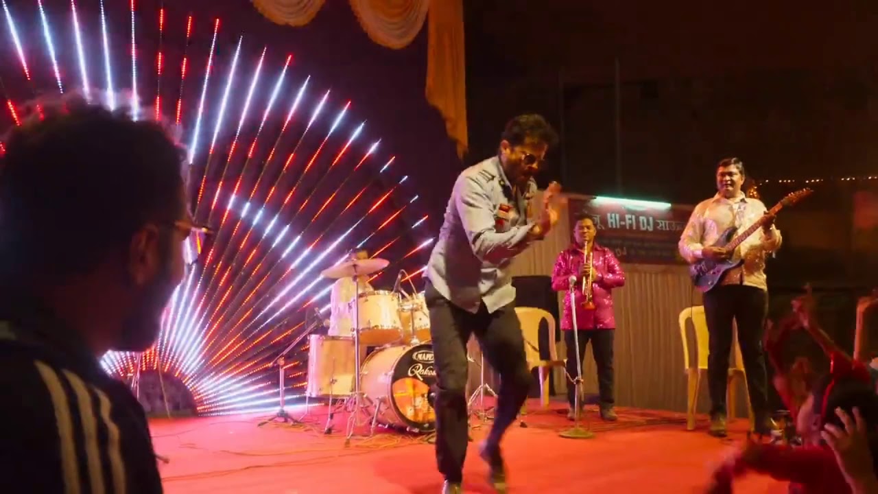 AK VS AK ANIL KAPOOR DANCING ON STAGE SCENE - YouTube