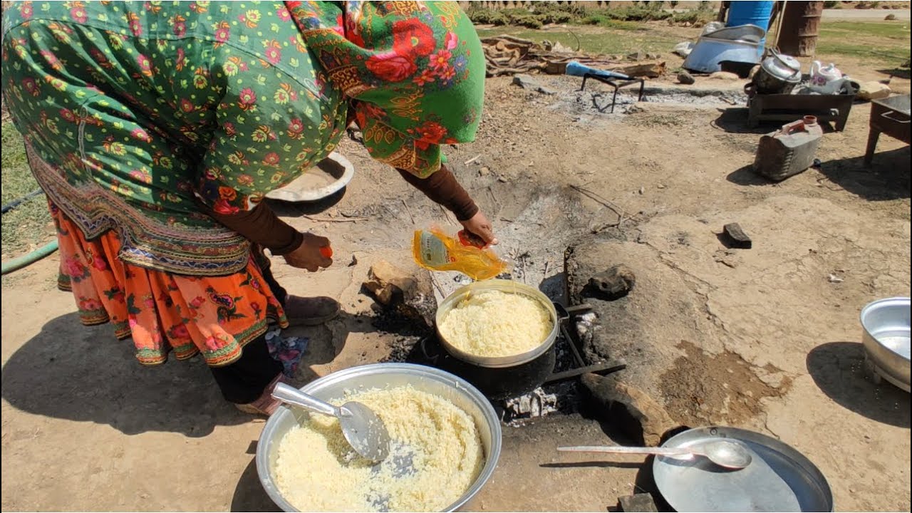 Nomadic life in Iran: The difficulties of making food for guests in ...