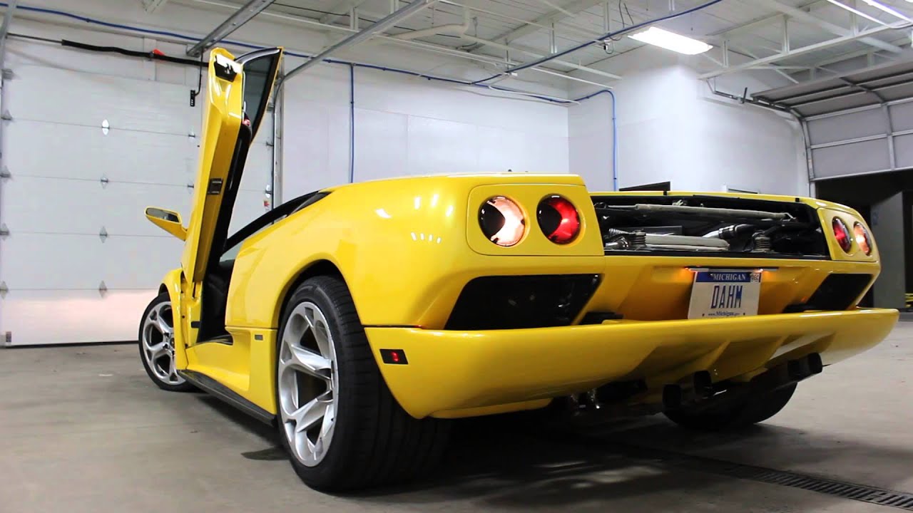 Lamborghini Diablo start up and rev - YouTube