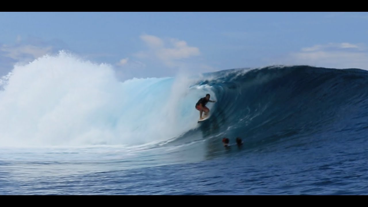 Air Teahupoo Tahiti surfing video - YouTube