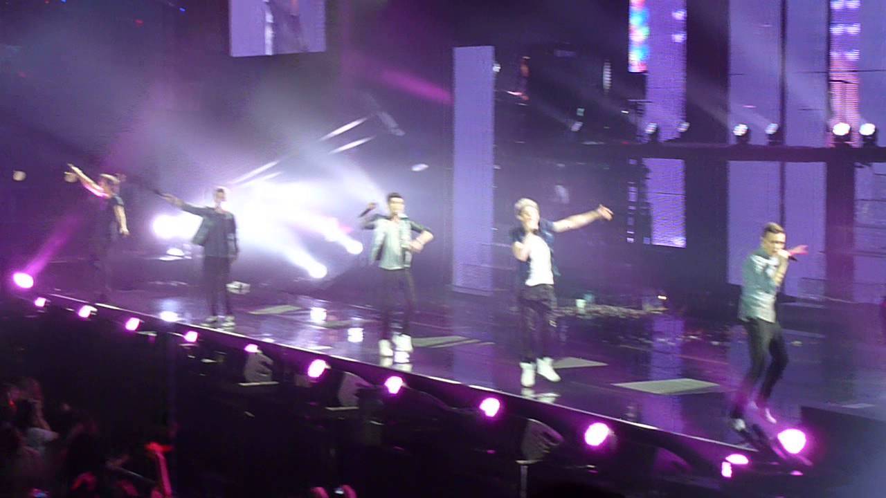 Live While We're Young - One Direction @ The O2 Arena - YouTube