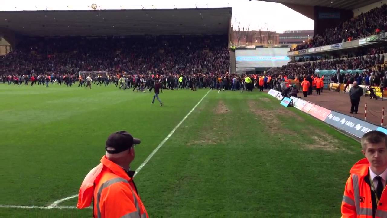 Wolves FC pitch invasion vs Burnley - YouTube