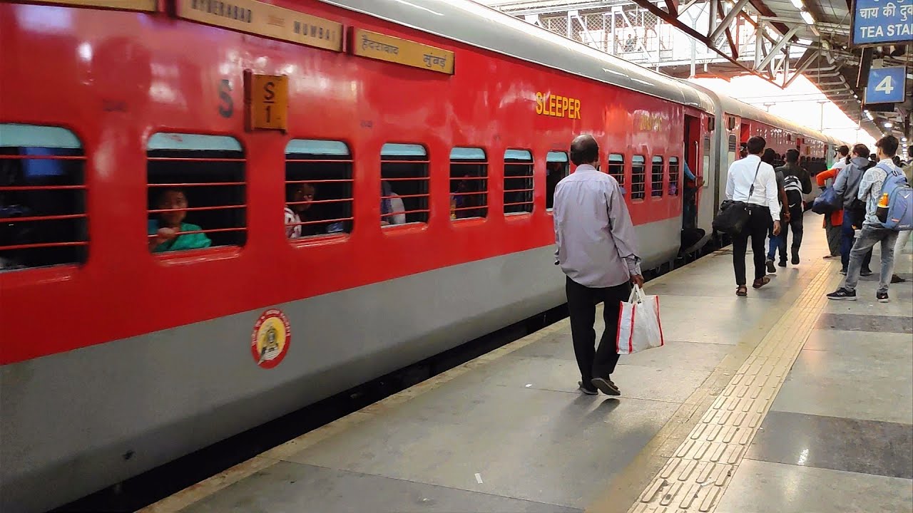 New LHB Mumbai Hyderabad Express Train Arrival Pune Junction Railway ...