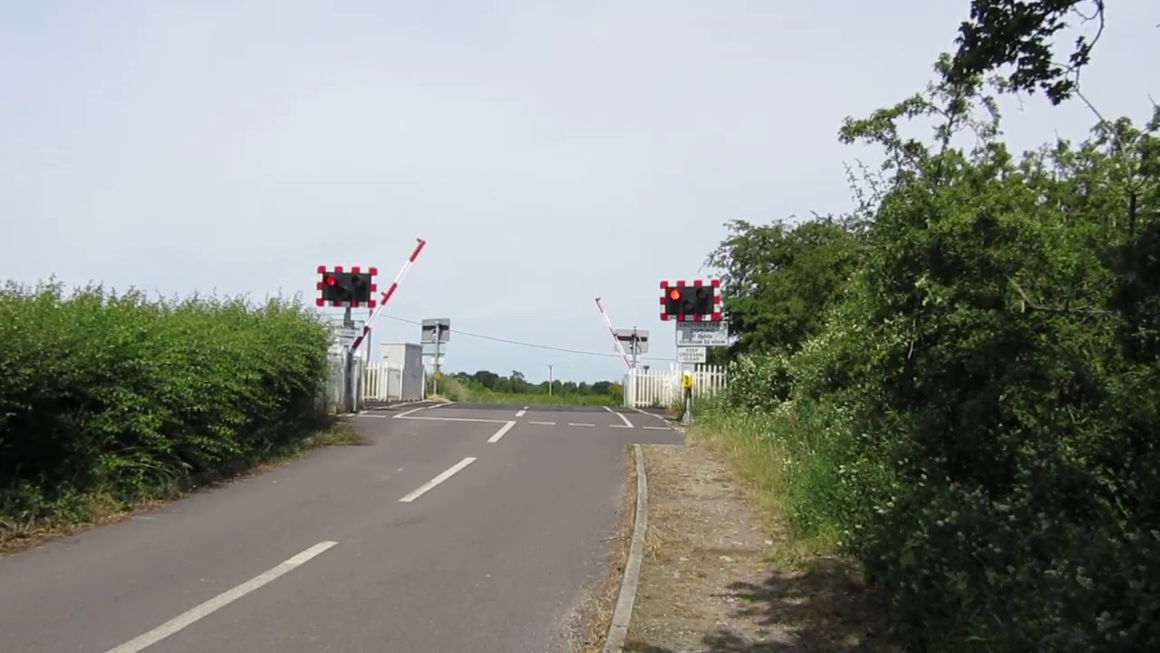 Purton Level Crossing 23/06/2018 (1, beeep) - YouTube