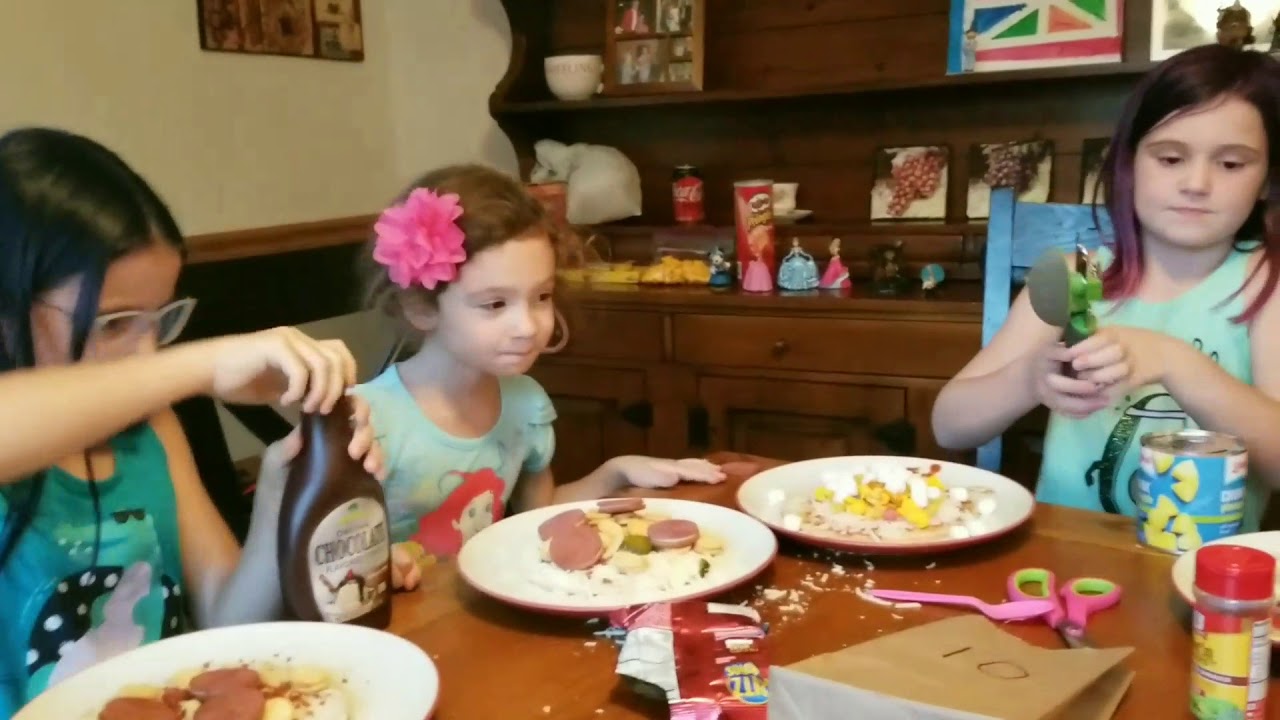 Cooking Cousins Pizza Challenge!! - YouTube