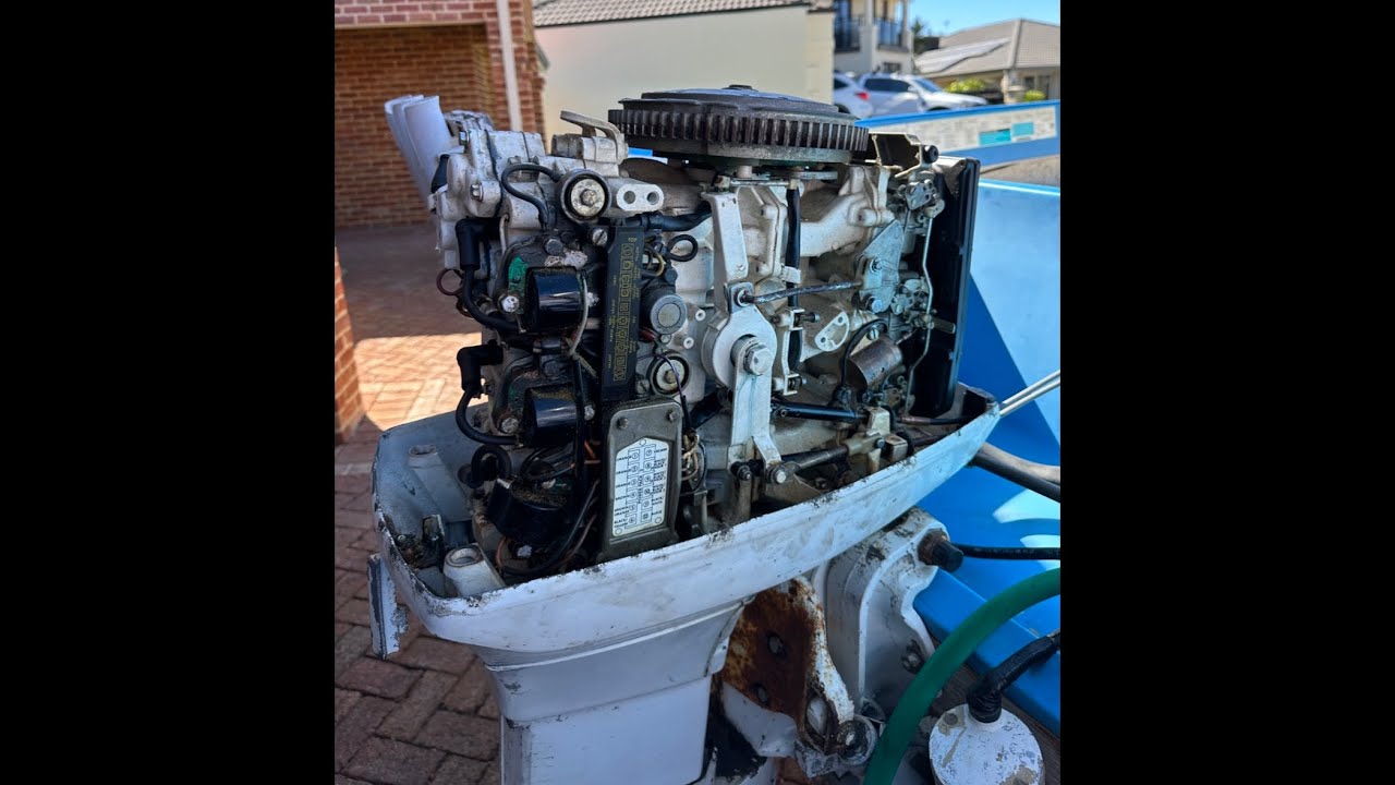 Johnson 70hp head gasket replacement and powerhead removal to fix water ...