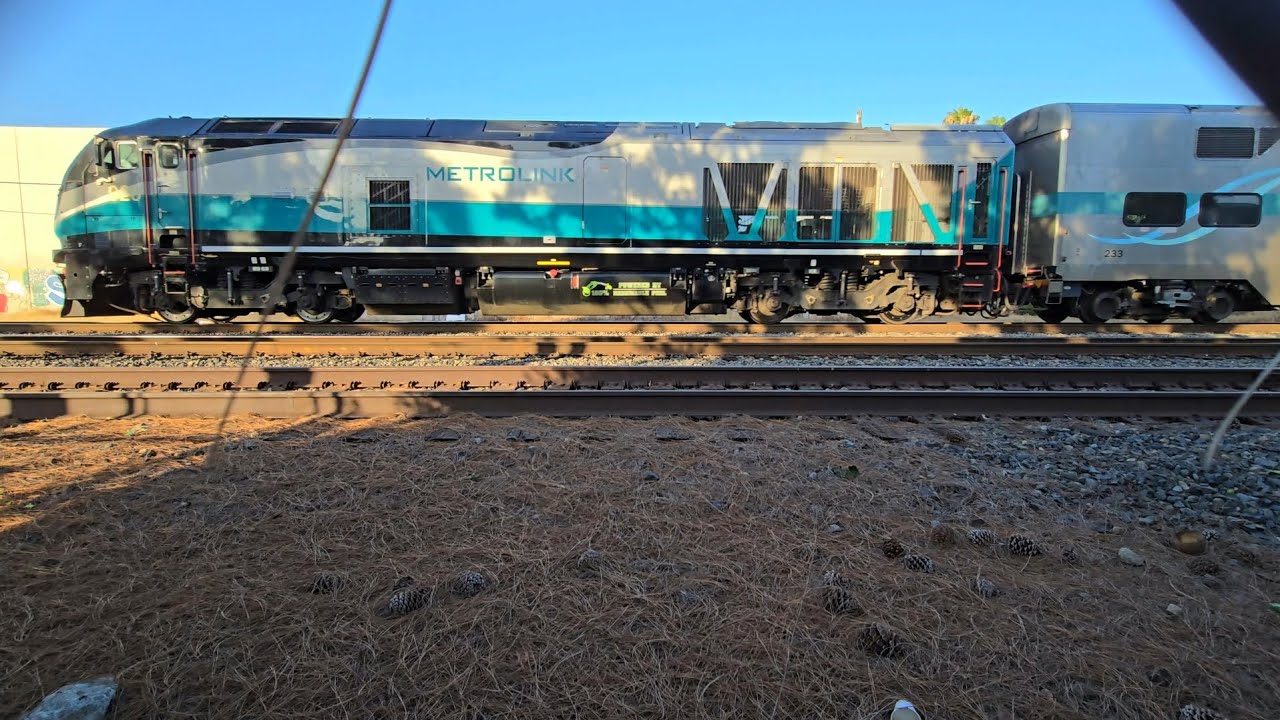 SCAX 926 EMD Progress Rail F125 Leading M123 - YouTube