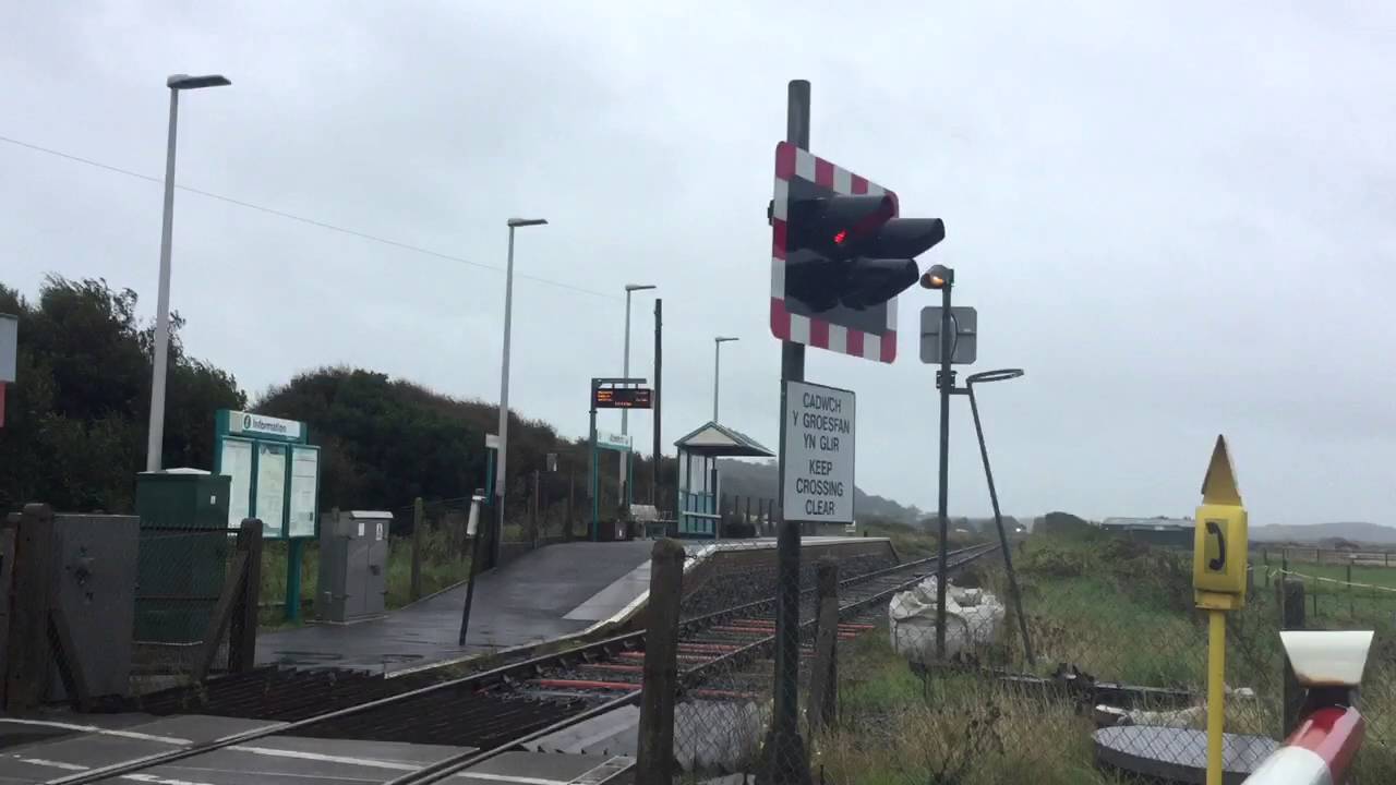 Abererch Station Level Crossing (Gwynedd) Saturday 03.09.2016 - YouTube