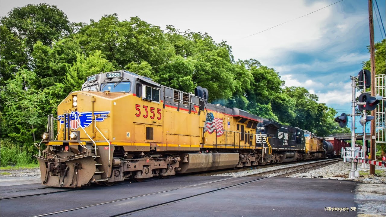 NS: A freight train is arriving in Spartanburg SC - YouTube
