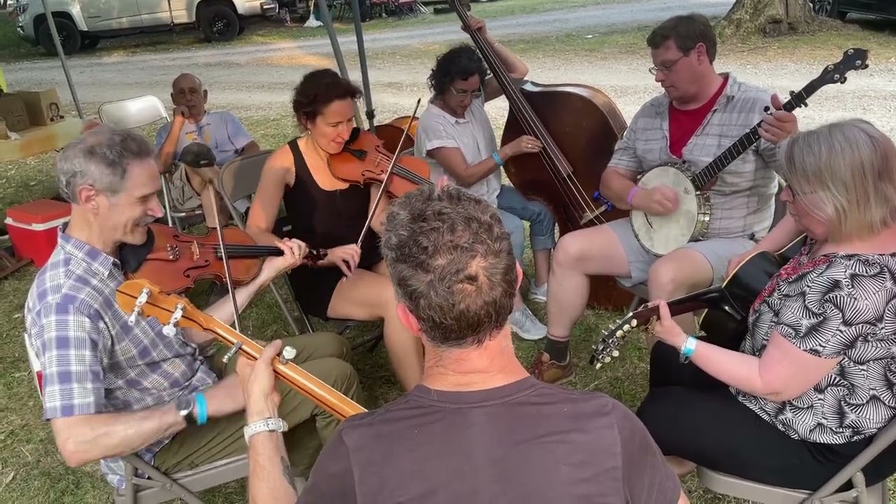 "Saddle Old Kate" fiddle tune Chords - Chordify