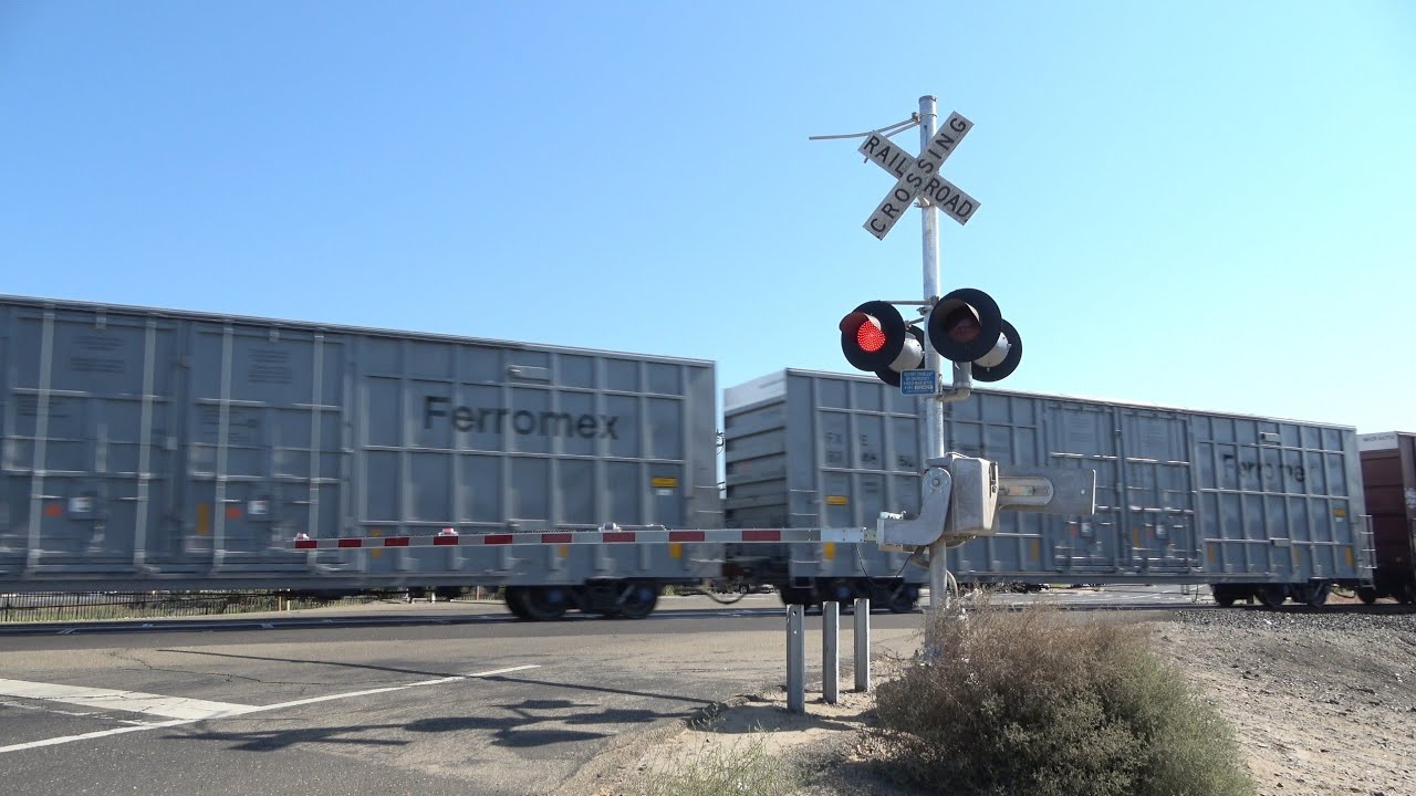 *New Signal Replaced EM* UP 7362 South - W Center St. Railroad Crossing ...