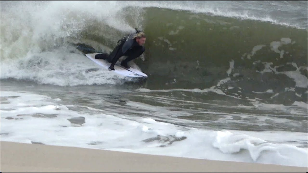 Christmas Eve SHOREBREAK BARRELS in NY on the MINI SIMMONS - YouTube