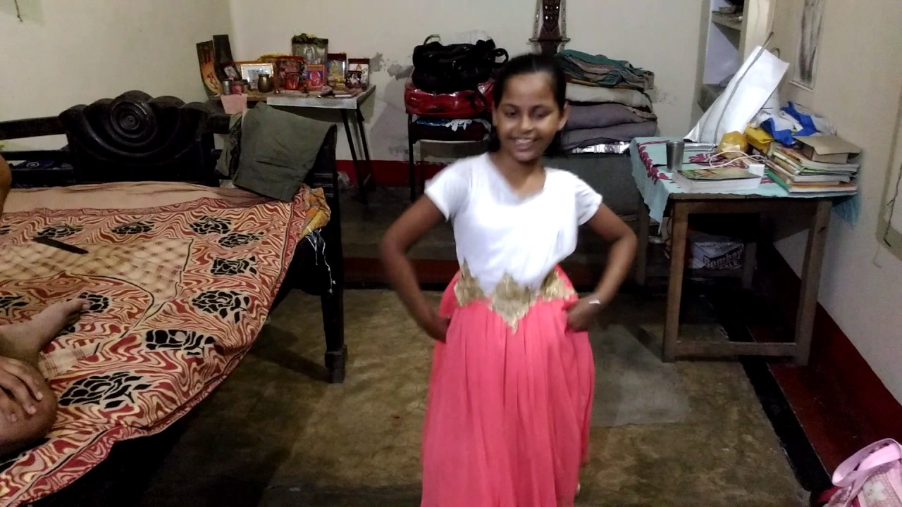 Moni dance on ding dong - YouTube