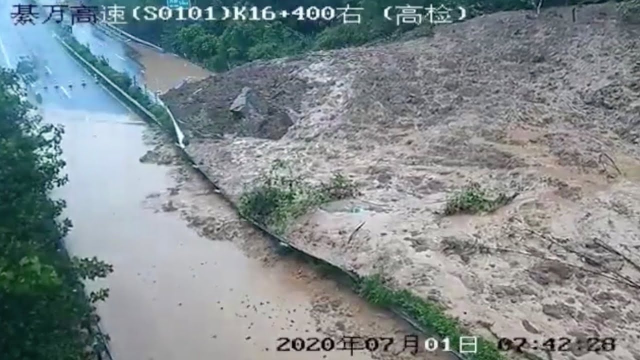Mudslide inundates highway in SW China - YouTube