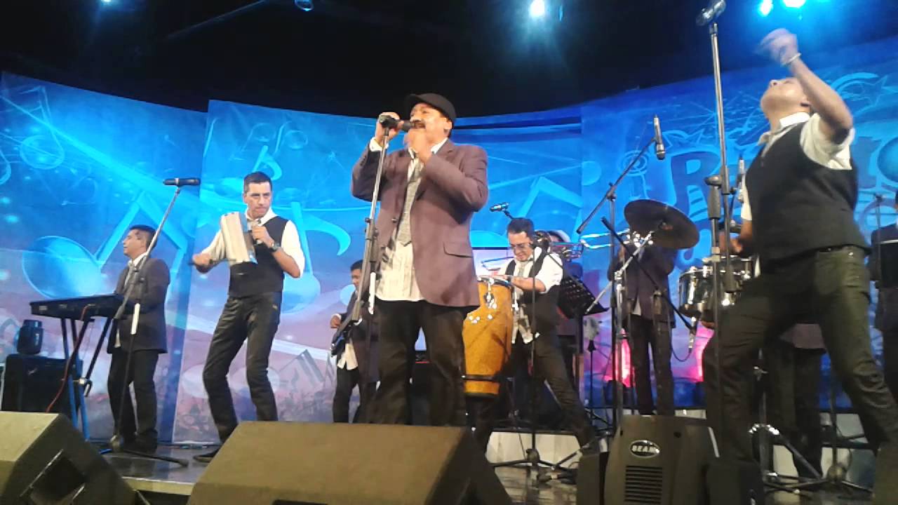 LOS YAWAS EN VIVO REVENTON MUSICAL 08-11-13 - YouTube