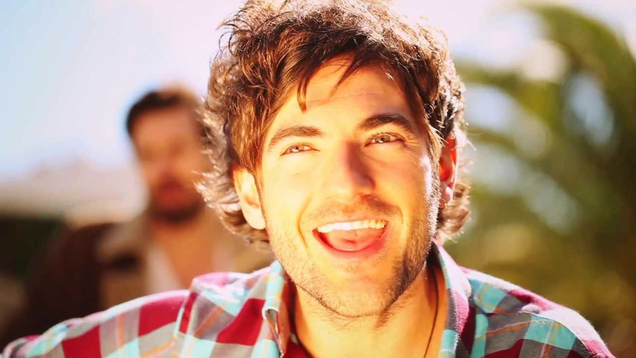 El Viaje de Elliot - Despacito y con Buena Letra Chords - Chordify