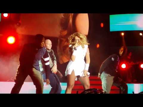 Hadise - FANTA GENÇLİK FESTİVALİ KAYSERİ (Hadise)