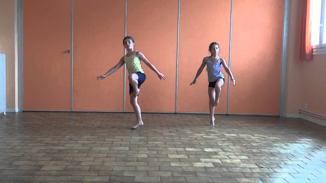 Duo danse Moderne Inès et Fanny (Studio de danse Vincent Flament) - YouTube
