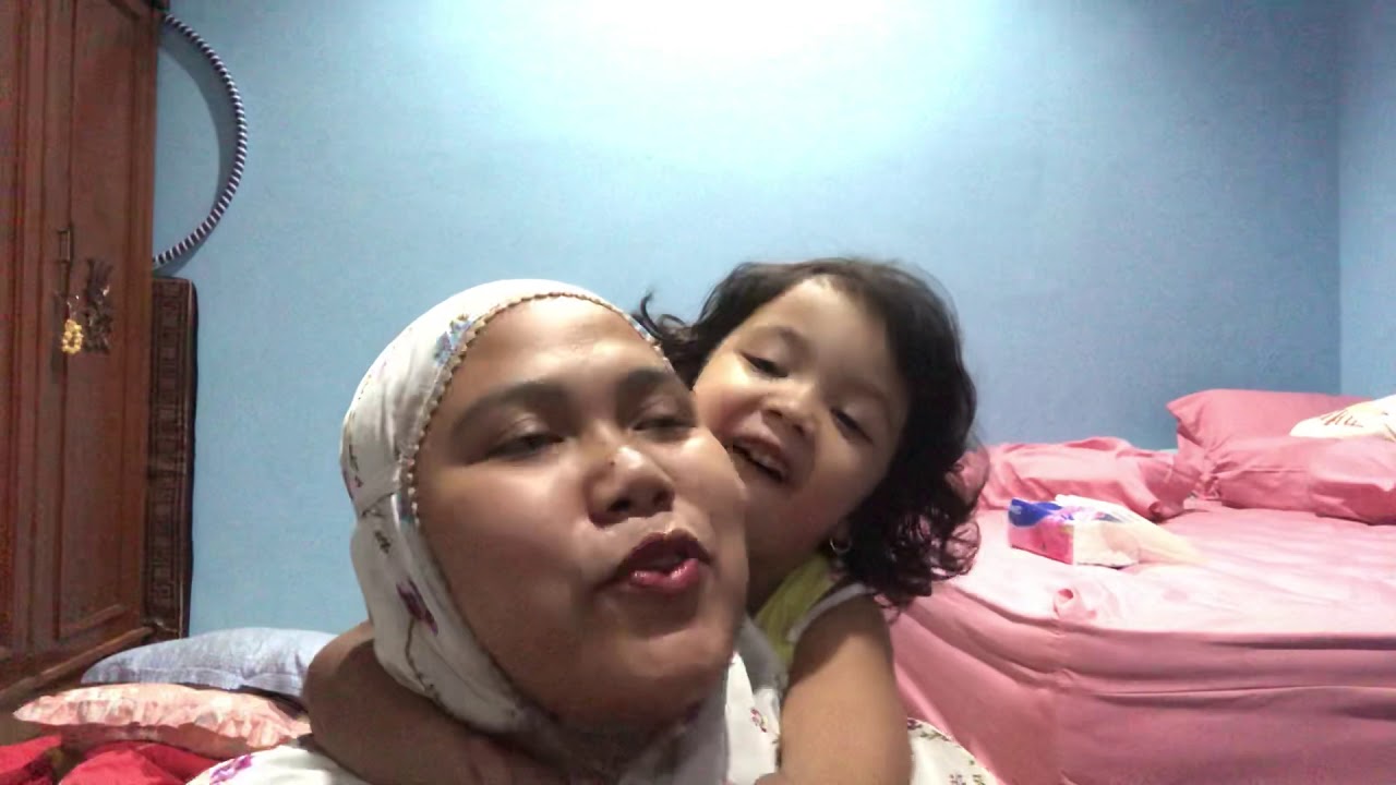 Mima's first Vlog - YouTube
