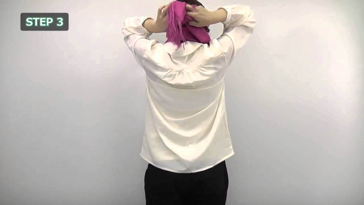 How to tie a scarf 'Snood Style knot' - YouTube