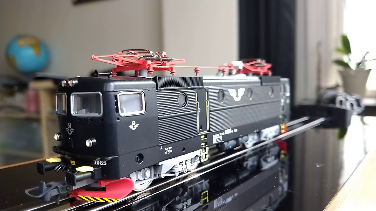 Roco Rc3 1065 - YouTube