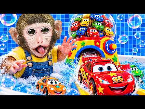 Monyet Yoyo Imut bermain dengan bebek mainan di bak mandi busa dan pergi ke supermarket 🐒🛒