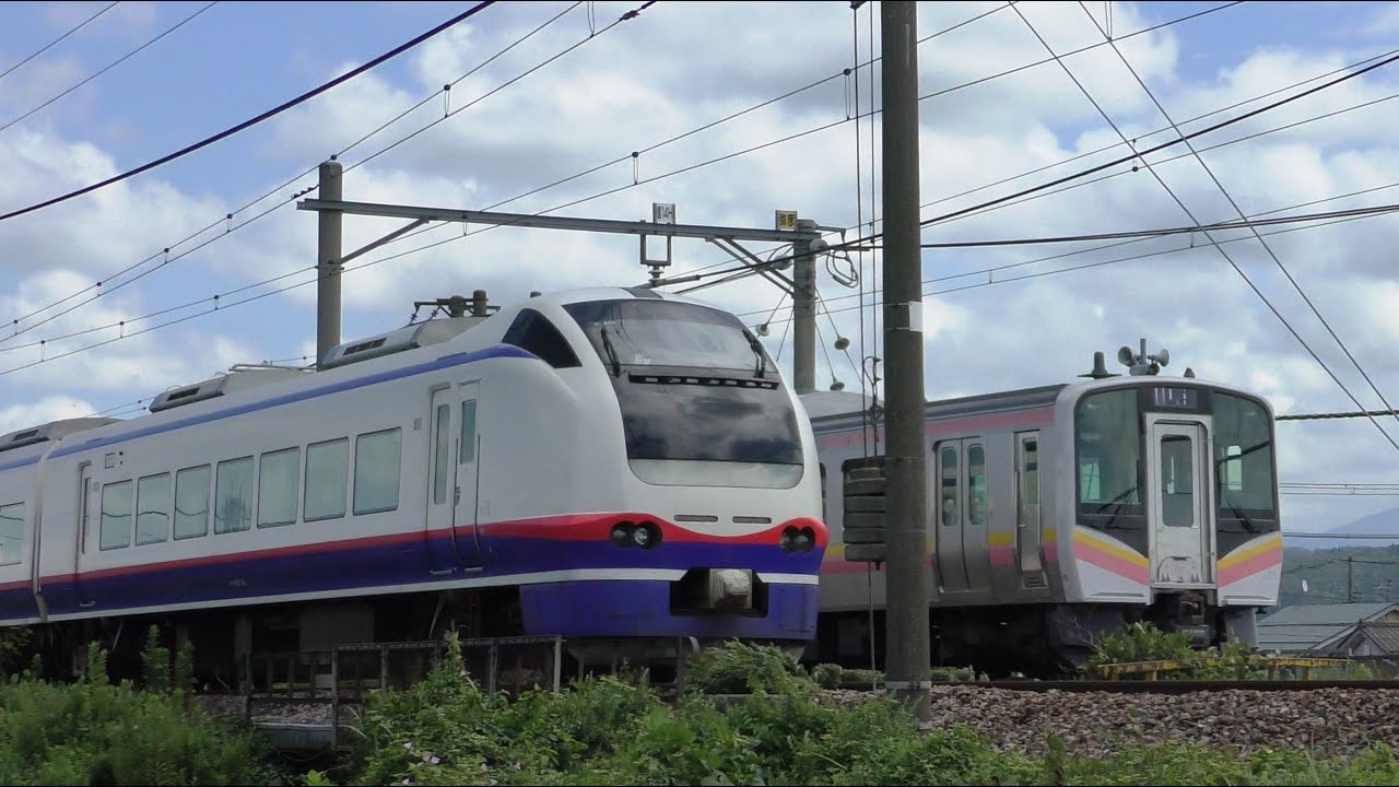 特急しらゆき3号E653系H202編成53MとE129系436Mの離合 - YouTube