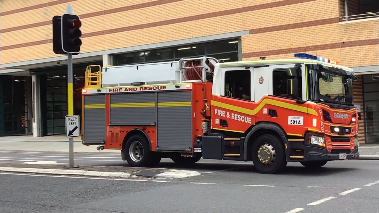 QFRS 591A 1416QF Responding To Fallen Powerline In Highgate Hill From ...