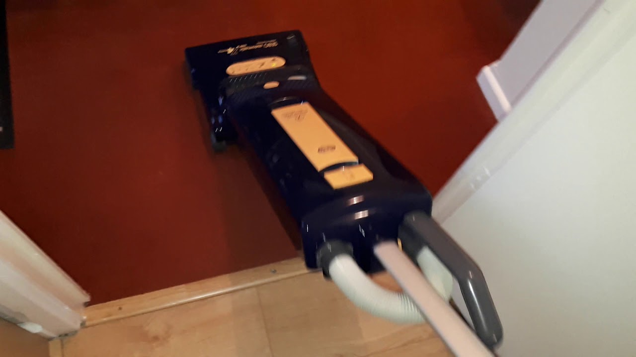 Sebo x4 automatic blue - YouTube