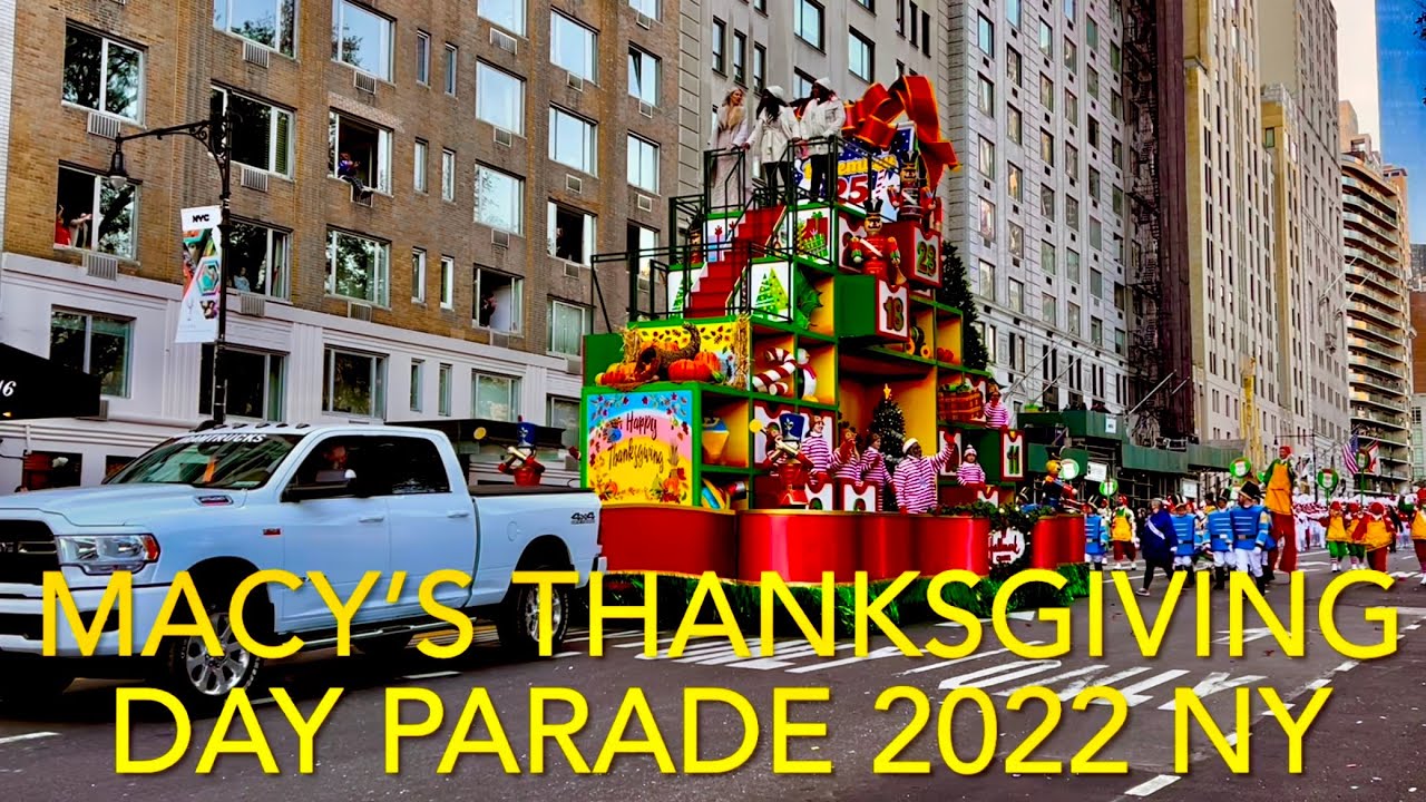 Macy’s Thanksgiving Day Parade New York City - Singing Christmas Tree ...
