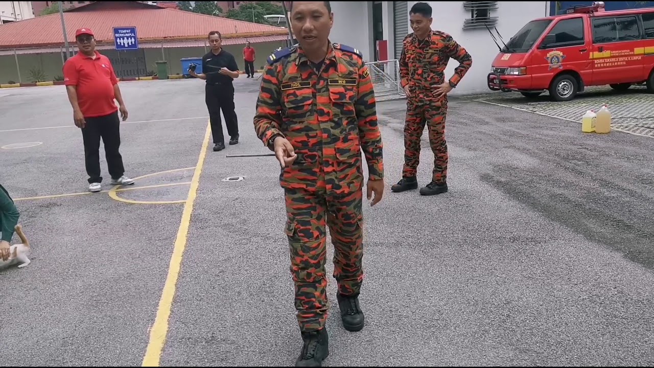 Kursus Penyelamatan Kebakaran di Balai Bomba Sentul - YouTube