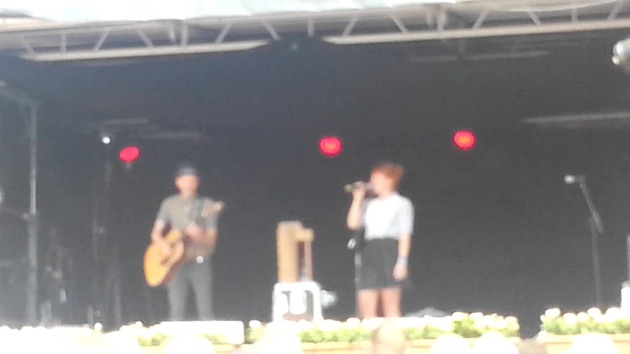 Sys Bjerre -Alle mine venninder - YouTube