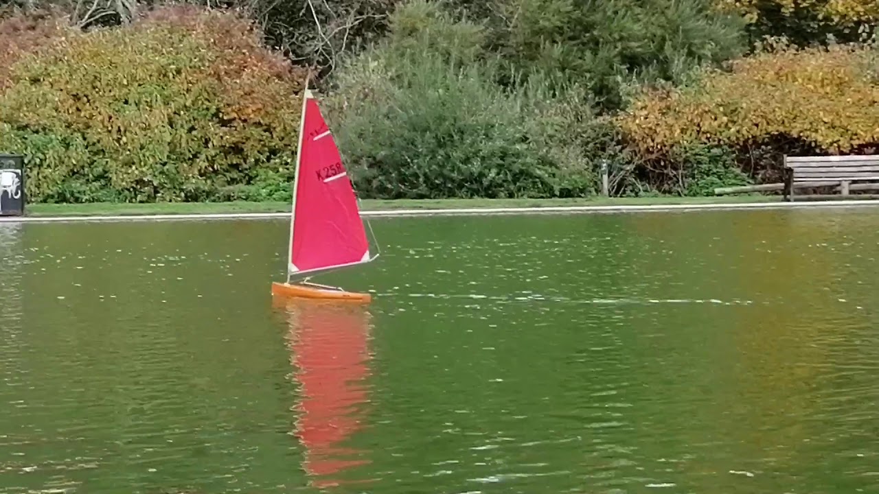 Mickey Finn RC sailboat at Basingstoke Model Boat Club. - YouTube