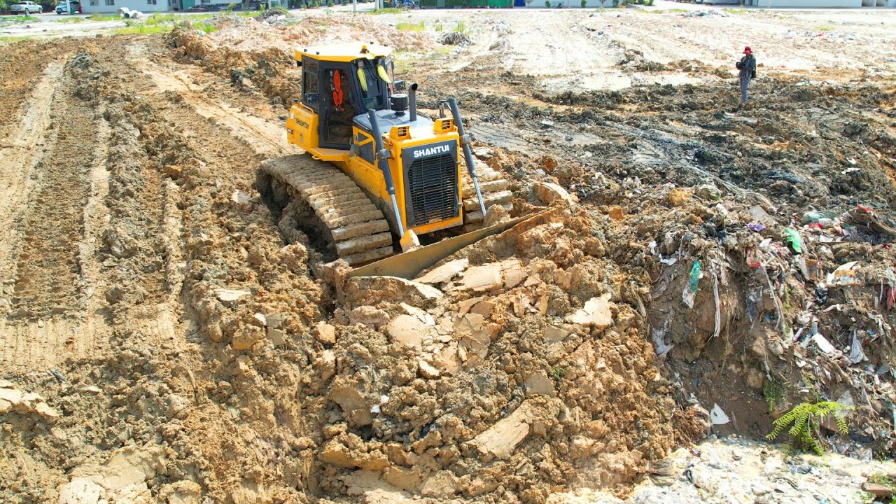 Bulldozer SHANTUI Moving Dirt,Big Bulldozer Pushing Land Mud - YouTube