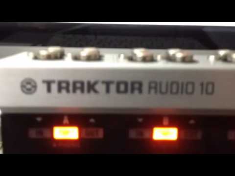 Traktor Audio 10 - YouTube