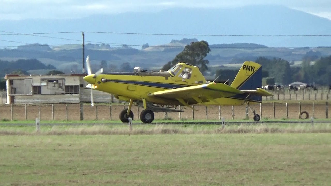 Feilding Aerodrome - Rural Air Services (1986) Ltd Airtractor AT 402B ...