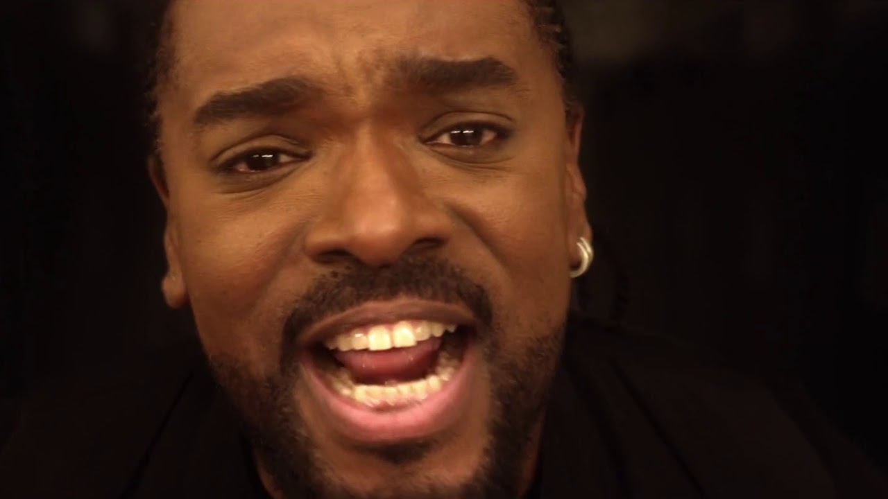 Extrait du vidéoclip « Let You Go » d'Anthony Kavanagh - YouTube