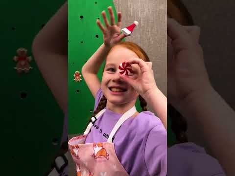 Transform your wall into a Christmas tree 🎄 #creative #christmasdecor