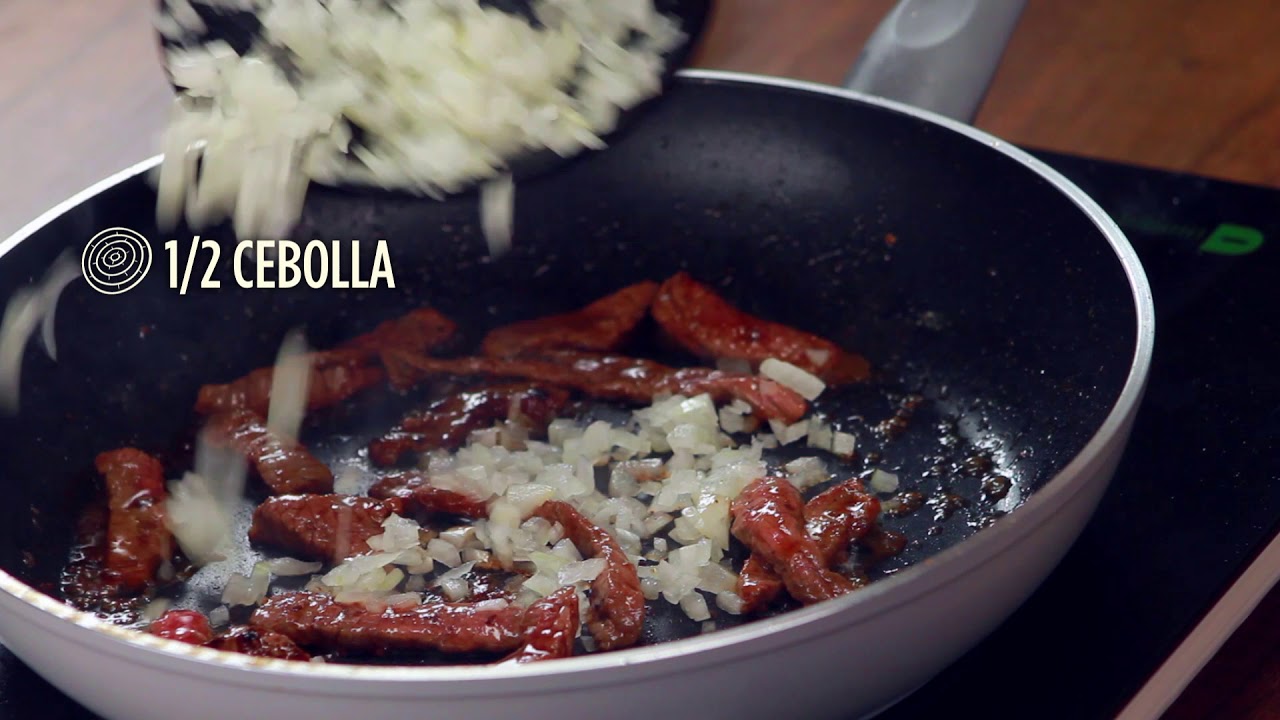 Arepa de maíz con lomito a las 3 pimientas - YouTube