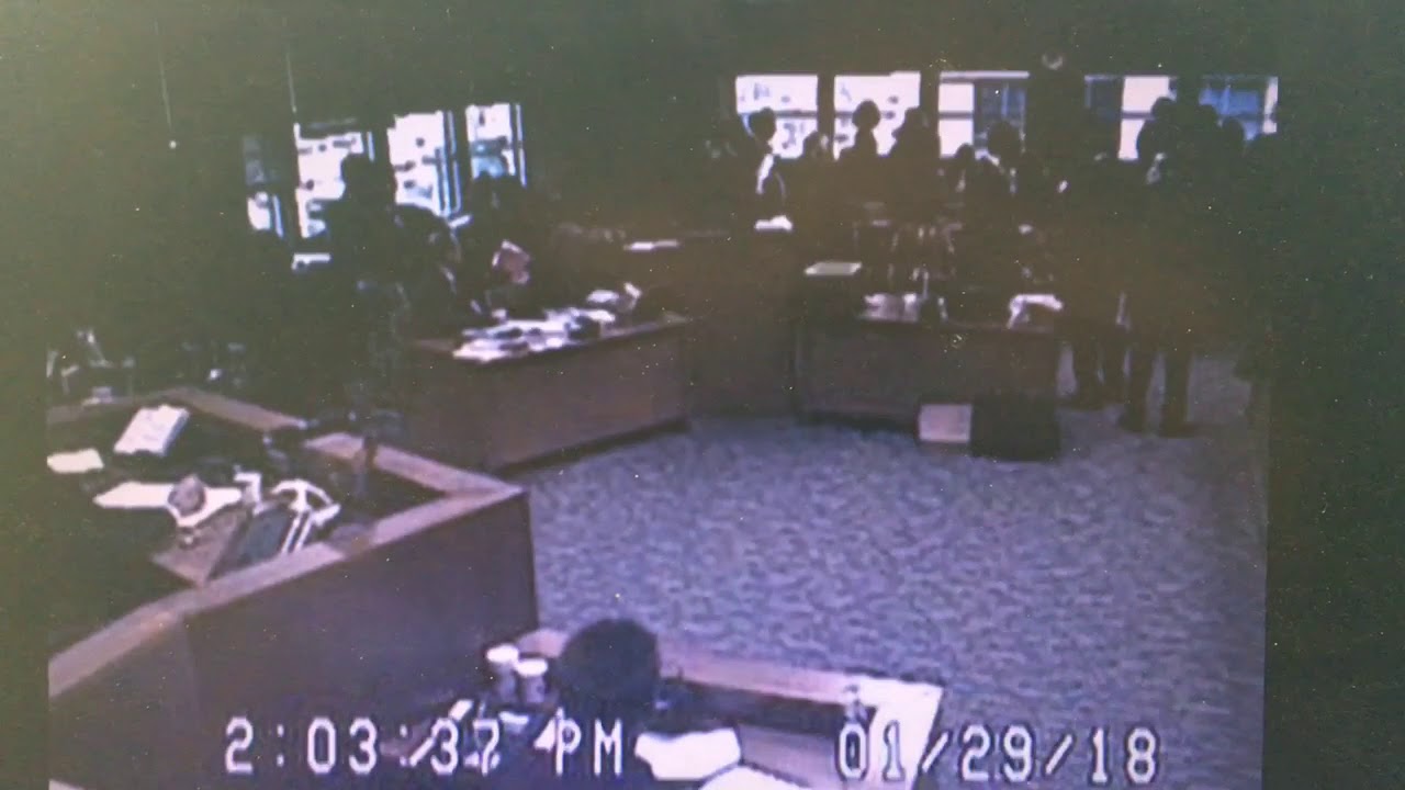 Shouting disrupts Brandon Cross homicide hearing - YouTube