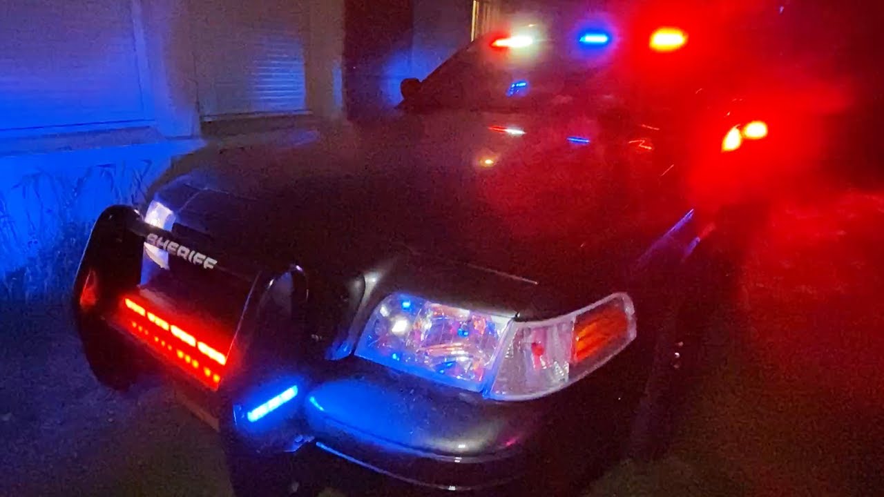 Nouveaux gyrophares sur ma voiture de police ! - YouTube
