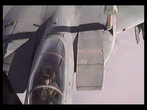 F-15 Air Refueling - YouTube